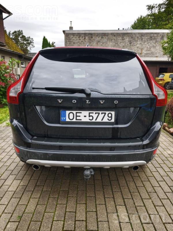 Melns Volvo XC60 2010 Rīga, ar dzinēja tilpumu 2.40 L un nobraukumu 295 tūkst. km par 8700 €, foto 4 vietnē AUTOMOTO.COM.LV