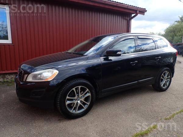 Volvo XC60 2010 in Liepaja on AUTOMOTO.COM.LV Black Volvo XC60 2010 in Liepaja, with an engine capacity of 2.40 L and mileage of 262 thousand km for 6950 €, photo 5 on AUTOMOTO.COM.LV