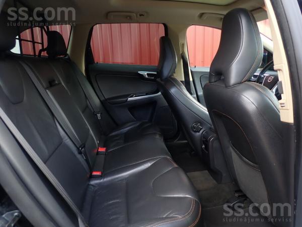 Volvo XC60 2010 in Liepaja on AUTOMOTO.COM.LV Black Volvo XC60 2010 in Liepaja, with an engine capacity of 2.40 L and mileage of 262 thousand km for 6950 €, photo 6 on AUTOMOTO.COM.LV
