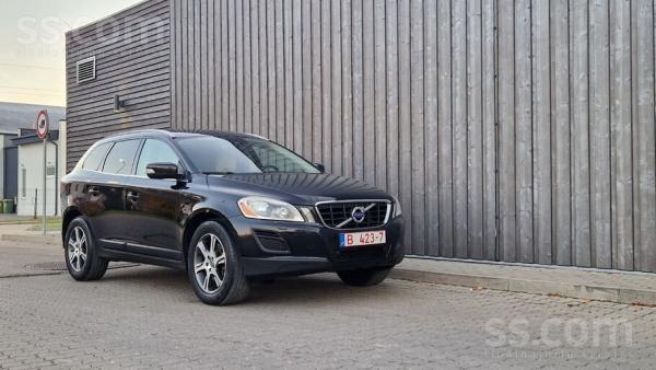 Black Volvo XC60 2010 in Jelgava, with an engine capacity of 2.40 L and mileage of 280 thousand km for 7450 €, photo 3 on AUTOMOTO.COM.LV