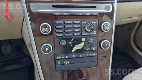 Black Volvo XC60 2010 in Jelgava, with an engine capacity of 2.40 L and mileage of 280 thousand km for 7450 €, photo 5 on AUTOMOTO.COM.LV