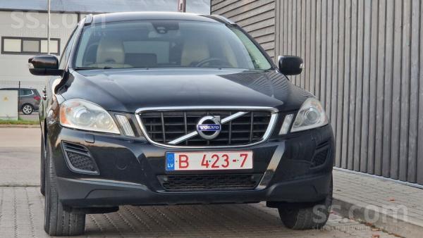 Black Volvo XC60 2010 in Jelgava, with an engine capacity of 2.40 L and mileage of 280 thousand km for 7450 €, photo 7 on AUTOMOTO.COM.LV