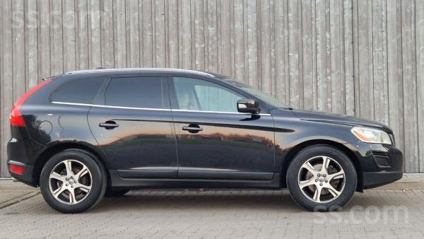 Black Volvo XC60 2010 in Jelgava, with an engine capacity of 2.40 L and mileage of 280 thousand km for 7450 €, photo 9 on AUTOMOTO.COM.LV