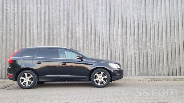 Black Volvo XC60 2010 in Jelgava, with an engine capacity of 2.40 L and mileage of 280 thousand km for 7450 €, photo 10 on AUTOMOTO.COM.LV