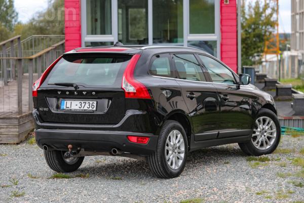 Black Volvo XC60 2010 in Riga, with an engine capacity of 2.40 L and mileage of 360 thousand km for 6990 €, photo 5 on AUTOMOTO.COM.LV