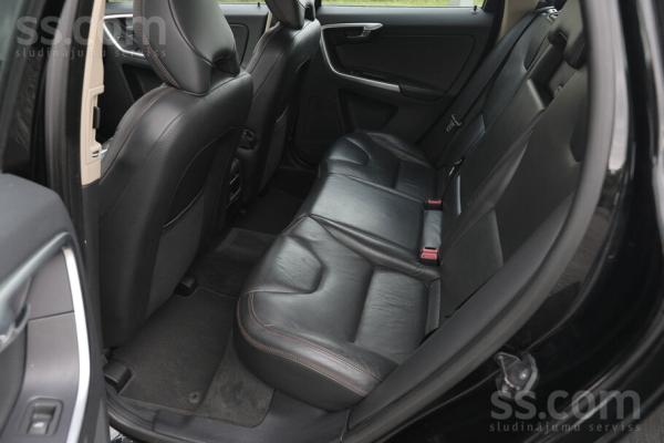 Black Volvo XC60 2010 in Riga, with an engine capacity of 2.40 L and mileage of 360 thousand km for 6990 €, photo 10 on AUTOMOTO.COM.LV