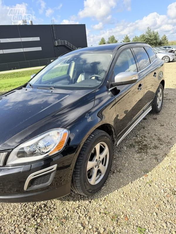 Melns Volvo XC60 2010 Panevēža, ar dzinēja tilpumu 2.40 L un nobraukumu 350 tūkst. km par 7300 €, foto 7 vietnē AUTOMOTO.COM.LV