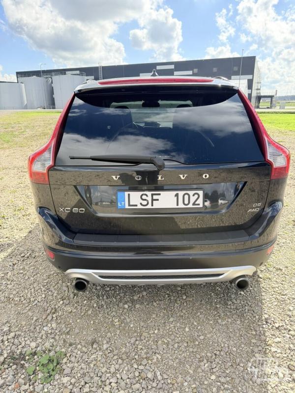 Melns Volvo XC60 2010 Panevēža, ar dzinēja tilpumu 2.40 L un nobraukumu 350 tūkst. km par 7300 €, foto 8 vietnē AUTOMOTO.COM.LV