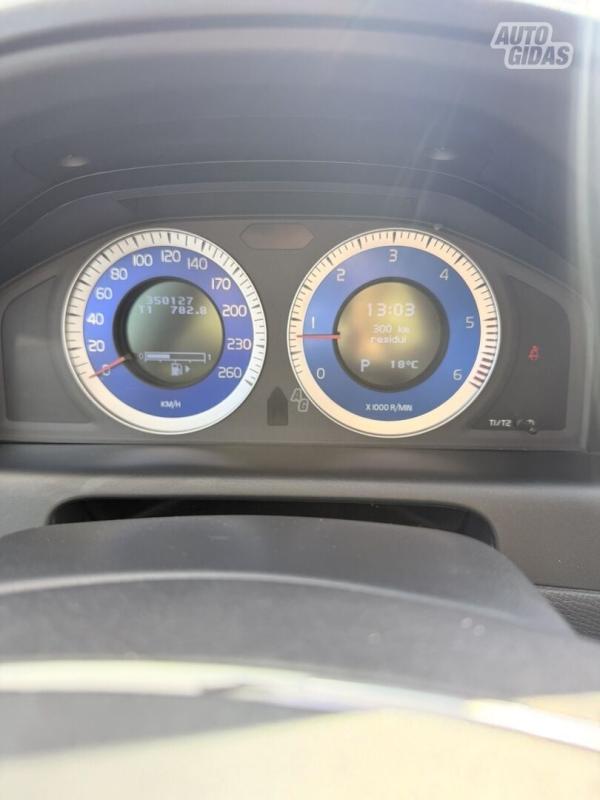 Melns Volvo XC60 2010 Panevēža, ar dzinēja tilpumu 2.40 L un nobraukumu 350 tūkst. km par 7300 €, foto 11 vietnē AUTOMOTO.COM.LV