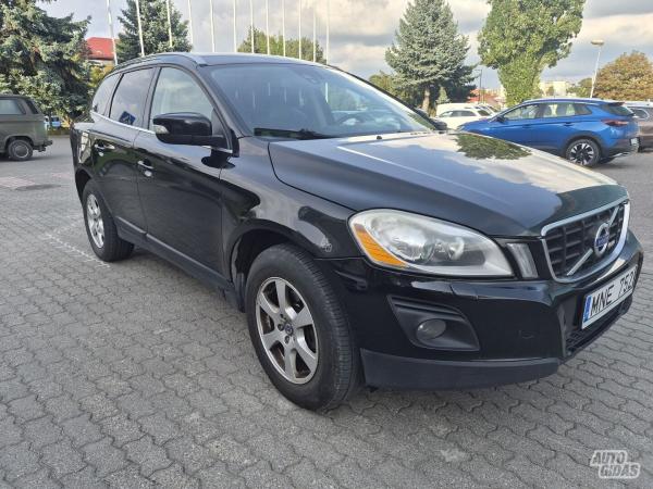 Black Volvo XC60 2010 in Alytus, with an engine capacity of 2.40 L and mileage of 342 thousand km for 6800 €, photo 3 on AUTOMOTO.COM.LV