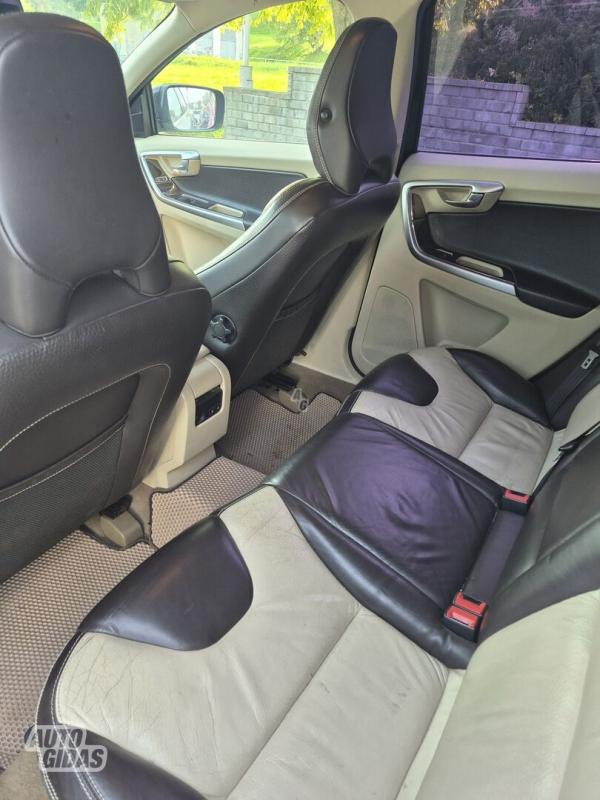Black Volvo XC60 2010 in Alytus, with an engine capacity of 2.40 L and mileage of 342 thousand km for 6800 €, photo 11 on AUTOMOTO.COM.LV