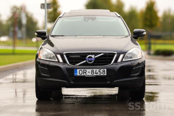 Black Volvo XC60 2010 in Jelgava, with an engine capacity of 2.00 L and mileage of 315 thousand km for 8850 €, photo 3 on AUTOMOTO.COM.LV