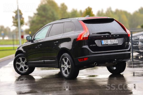 Black Volvo XC60 2010 in Jelgava, with an engine capacity of 2.00 L and mileage of 315 thousand km for 8850 €, photo 7 on AUTOMOTO.COM.LV