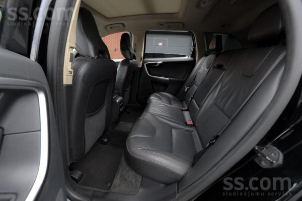 Black Volvo XC60 2010 in Jelgava, with an engine capacity of 2.00 L and mileage of 315 thousand km for 8850 €, photo 9 on AUTOMOTO.COM.LV
