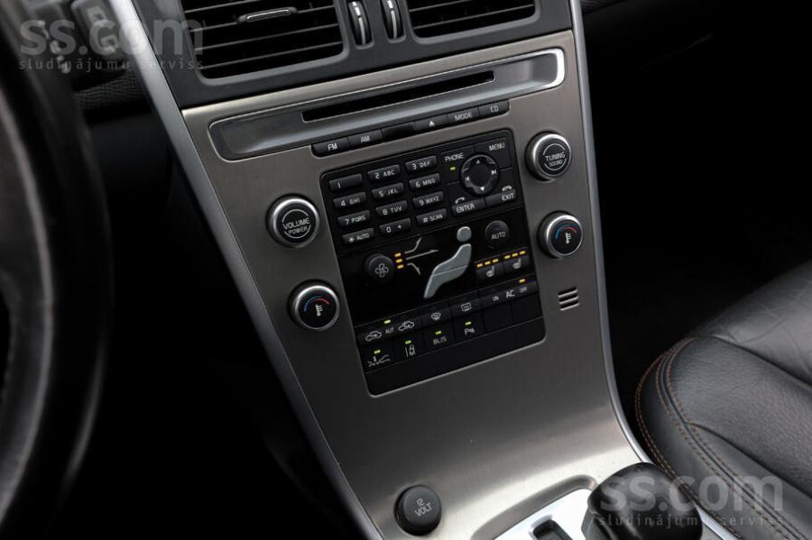 Melns Volvo XC60 2010 Jelgava, ar dzinēja tilpumu 2.00 L un nobraukumu 315 tūkst. km par 8850 €, foto 18 vietnē AUTOMOTO.COM.LV