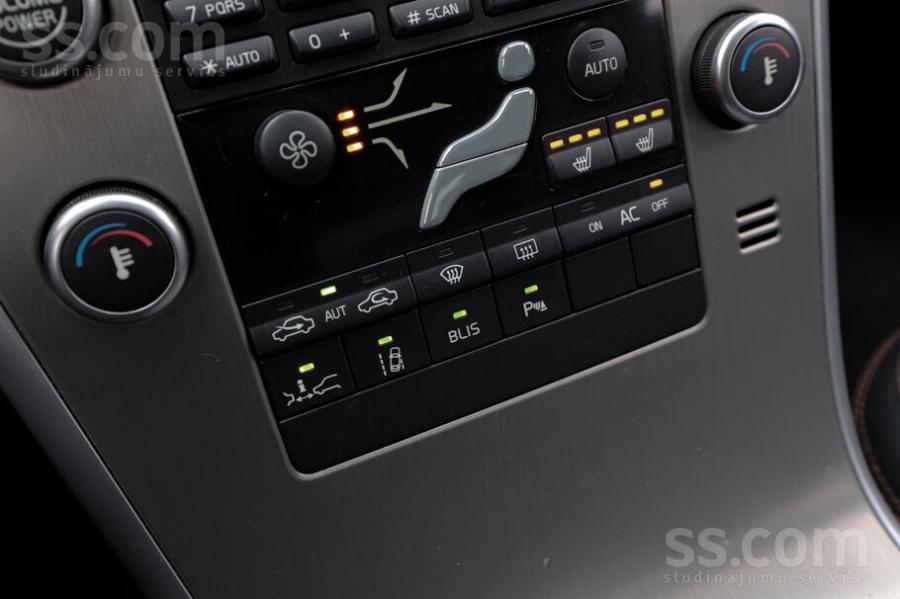 Melns Volvo XC60 2010 Jelgava, ar dzinēja tilpumu 2.00 L un nobraukumu 315 tūkst. km par 8850 €, foto 19 vietnē AUTOMOTO.COM.LV