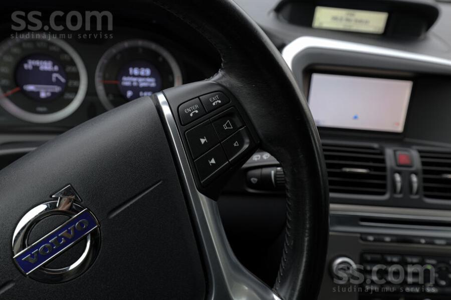 Melns Volvo XC60 2010 Jelgava, ar dzinēja tilpumu 2.00 L un nobraukumu 315 tūkst. km par 8850 €, foto 21 vietnē AUTOMOTO.COM.LV