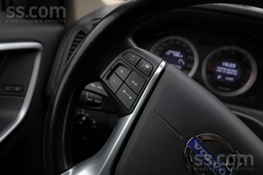 Melns Volvo XC60 2010 Jelgava, ar dzinēja tilpumu 2.00 L un nobraukumu 315 tūkst. km par 8850 €, foto 22 vietnē AUTOMOTO.COM.LV