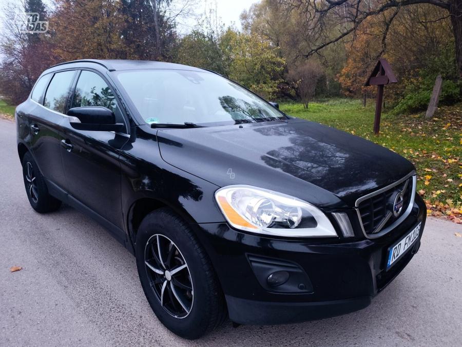 Black Volvo XC60 2010 in Mazeikiai, with an engine capacity of 2.40 L and mileage of 277 thousand km for 7200 €, photo 3 on AUTOMOTO.COM.LV