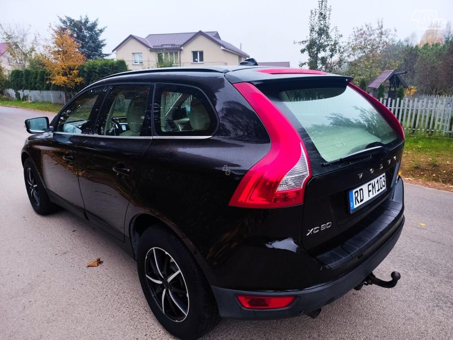Black Volvo XC60 2010 in Mazeikiai, with an engine capacity of 2.40 L and mileage of 277 thousand km for 7200 €, photo 5 on AUTOMOTO.COM.LV