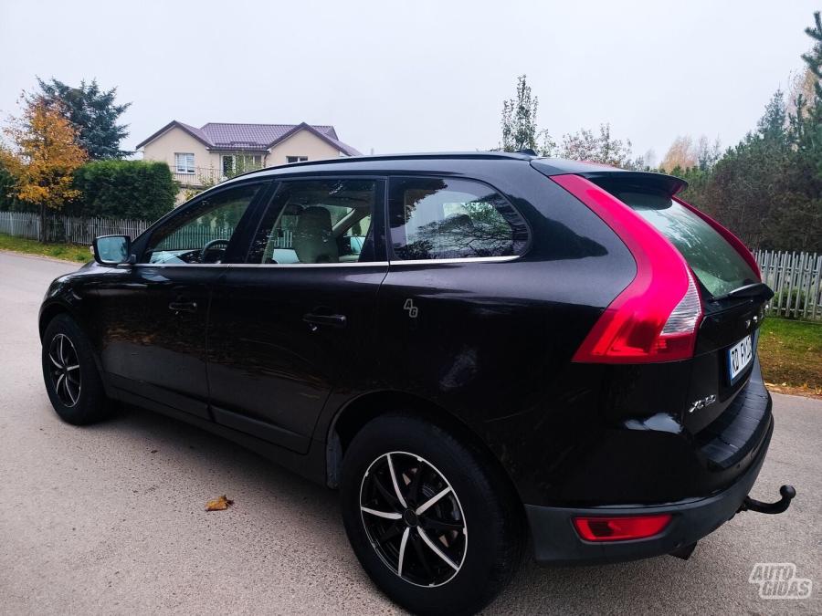 Black Volvo XC60 2010 in Mazeikiai, with an engine capacity of 2.40 L and mileage of 277 thousand km for 7200 €, photo 9 on AUTOMOTO.COM.LV
