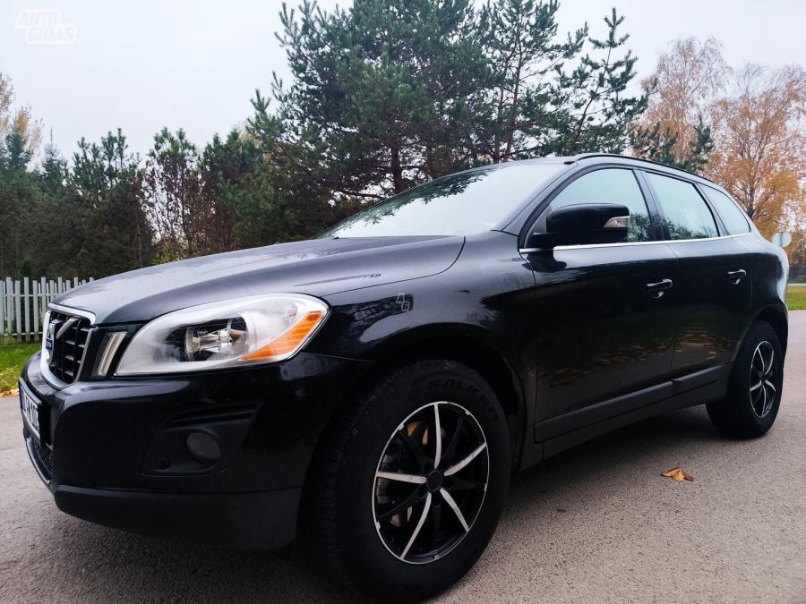 Black Volvo XC60 2010 in Mazeikiai, with an engine capacity of 2.40 L and mileage of 277 thousand km for 7200 €, photo 10 on AUTOMOTO.COM.LV