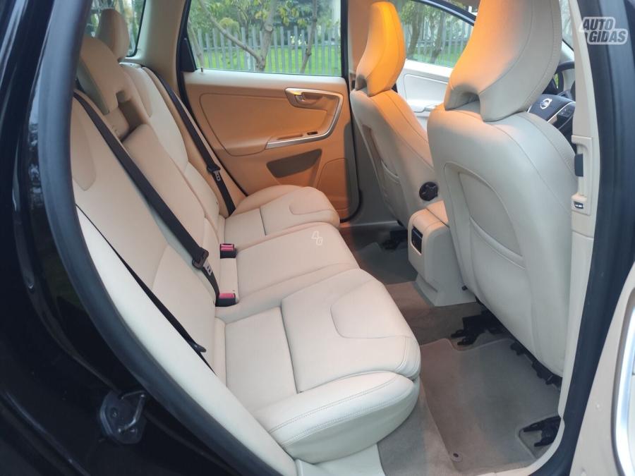 Black Volvo XC60 2010 in Mazeikiai, with an engine capacity of 2.40 L and mileage of 277 thousand km for 7200 €, photo 14 on AUTOMOTO.COM.LV