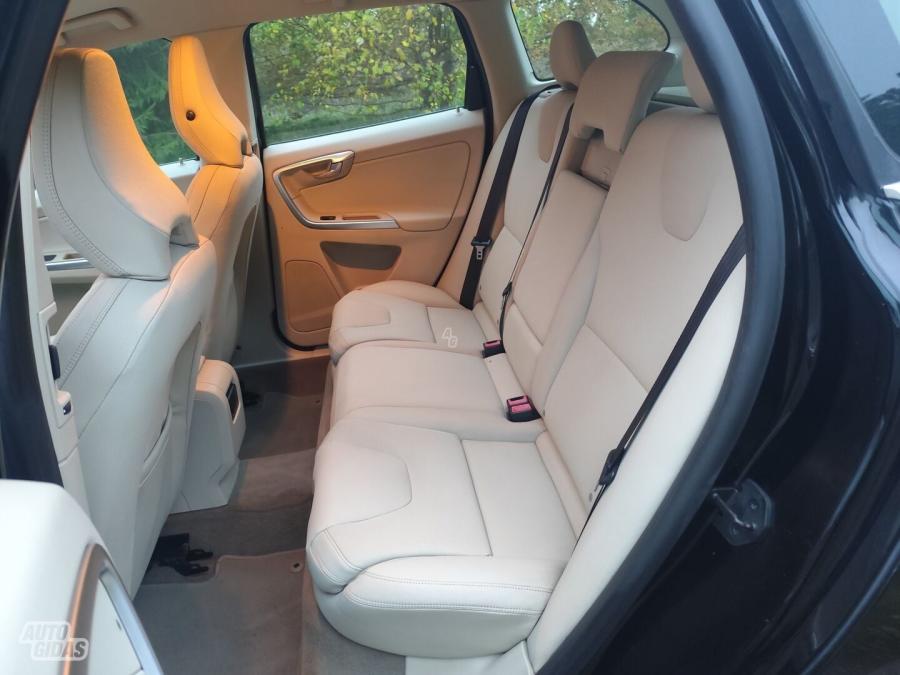 Black Volvo XC60 2010 in Mazeikiai, with an engine capacity of 2.40 L and mileage of 277 thousand km for 7200 €, photo 15 on AUTOMOTO.COM.LV