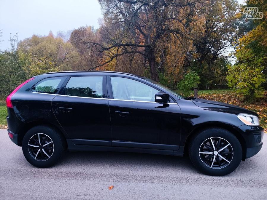 Black Volvo XC60 2010 in Mazeikiai, with an engine capacity of 2.40 L and mileage of 277 thousand km for 7200 €, photo 16 on AUTOMOTO.COM.LV