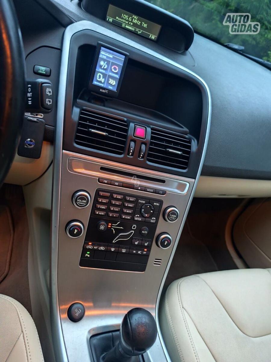 Black Volvo XC60 2010 in Mazeikiai, with an engine capacity of 2.40 L and mileage of 277 thousand km for 7200 €, photo 26 on AUTOMOTO.COM.LV