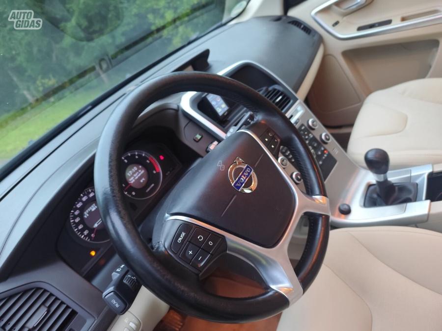 Black Volvo XC60 2010 in Mazeikiai, with an engine capacity of 2.40 L and mileage of 277 thousand km for 7200 €, photo 27 on AUTOMOTO.COM.LV