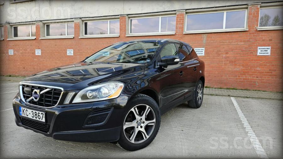 Melns Volvo XC60 2011 Rīga, ar dzinēja tilpumu 2.40 L un nobraukumu 290 tūkst. km par 6500 €, foto 2 vietnē AUTOMOTO.COM.LV