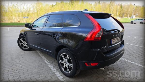 Black Volvo XC60 2011 in Riga, with an engine capacity of 2.40 L and mileage of 290 thousand km for 6500 €, photo 3 on AUTOMOTO.COM.LV