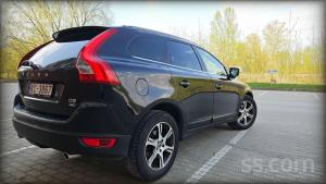 Melns Volvo XC60 2011 Rīga, ar dzinēja tilpumu 2.40 L un nobraukumu 290 tūkst. km par 6500 €, foto 4 vietnē AUTOMOTO.COM.LV