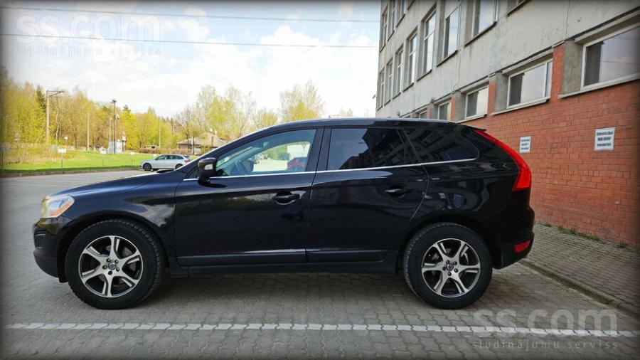 Melns Volvo XC60 2011 Rīga, ar dzinēja tilpumu 2.40 L un nobraukumu 290 tūkst. km par 6500 €, foto 5 vietnē AUTOMOTO.COM.LV