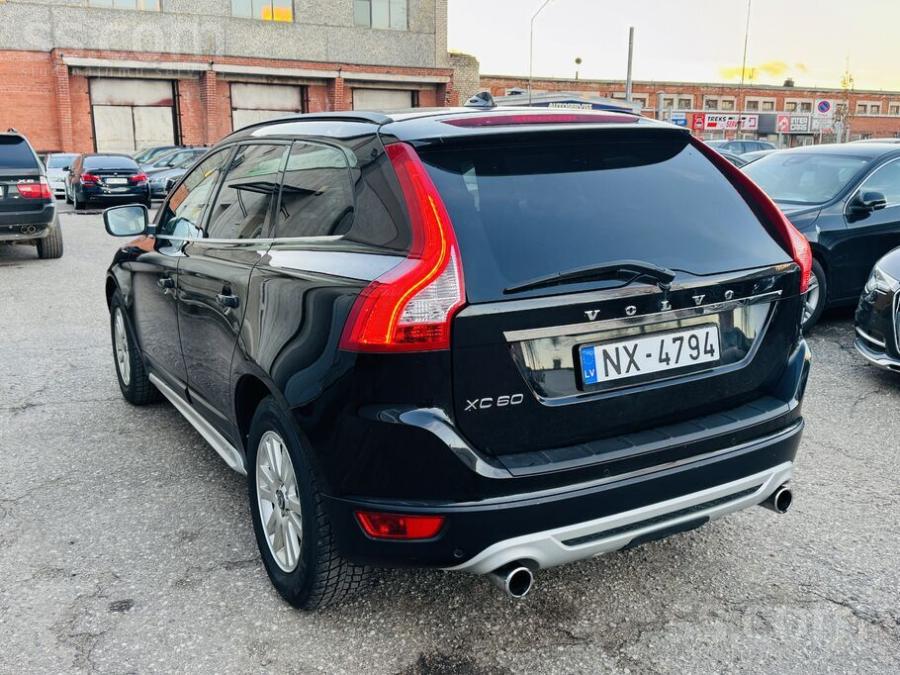 Melns Volvo XC60 2011 Daugavpils, ar dzinēja tilpumu 2.40 L un nobraukumu 0 tūkst. km par 10900 €, foto 4 vietnē AUTOMOTO.COM.LV