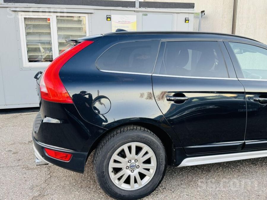 Melns Volvo XC60 2011 Daugavpils, ar dzinēja tilpumu 2.40 L un nobraukumu 0 tūkst. km par 10900 €, foto 9 vietnē AUTOMOTO.COM.LV