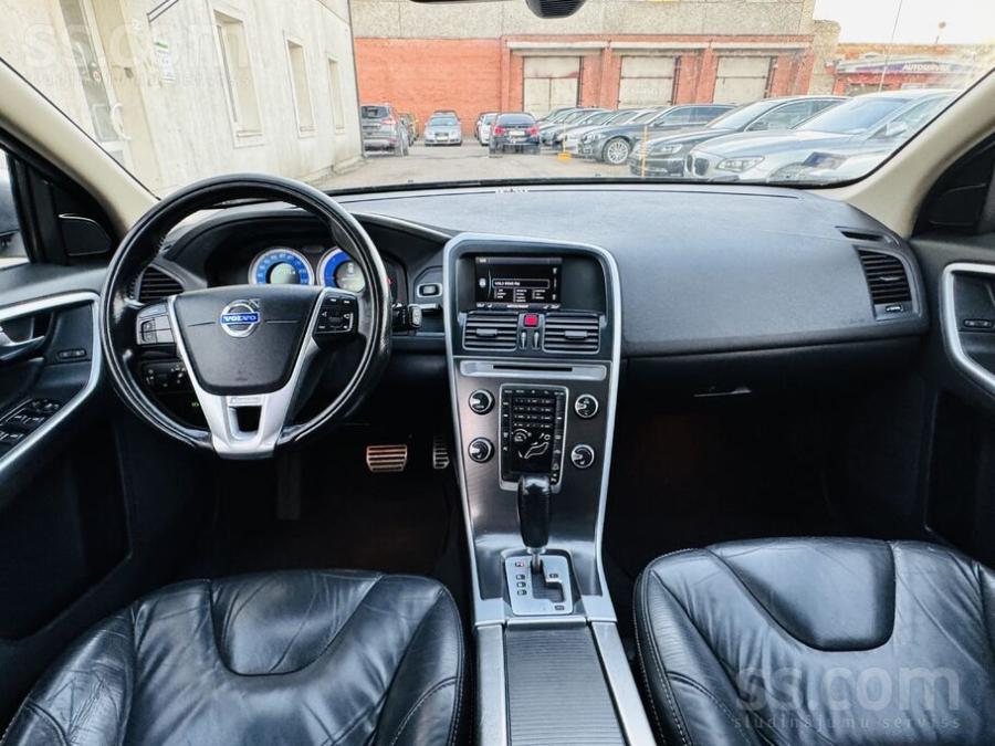 Melns Volvo XC60 2011 Daugavpils, ar dzinēja tilpumu 2.40 L un nobraukumu 0 tūkst. km par 10900 €, foto 15 vietnē AUTOMOTO.COM.LV