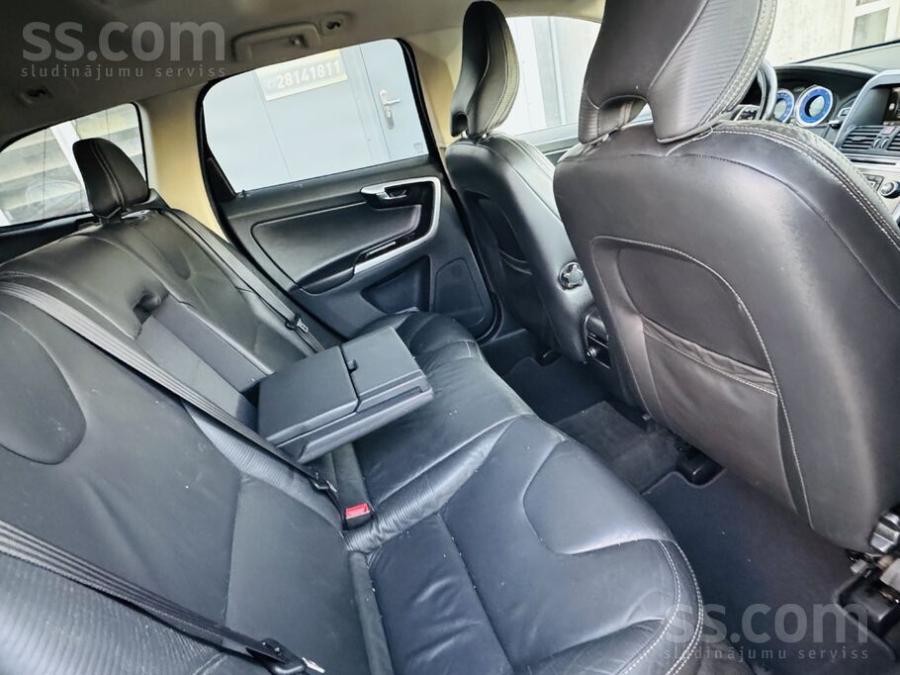 Melns Volvo XC60 2011 Daugavpils, ar dzinēja tilpumu 2.40 L un nobraukumu 0 tūkst. km par 10900 €, foto 21 vietnē AUTOMOTO.COM.LV