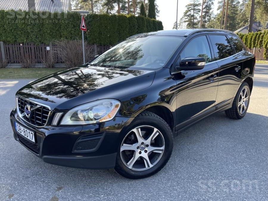 Black Volvo XC60 2011 in Riga, with an engine capacity of 2.40 L and mileage of 305 thousand km for 9450 €, photo 1 on AUTOMOTO.COM.LV