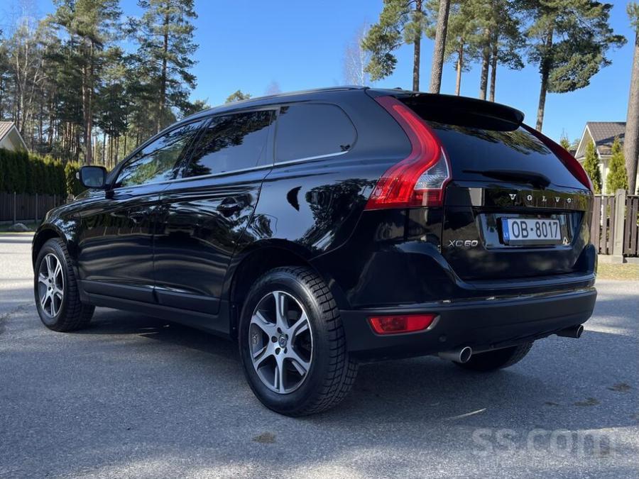 Black Volvo XC60 2011 in Riga, with an engine capacity of 2.40 L and mileage of 305 thousand km for 9450 €, photo 3 on AUTOMOTO.COM.LV