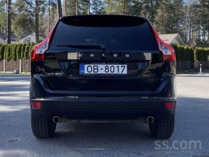 Black Volvo XC60 2011 in Riga, with an engine capacity of 2.40 L and mileage of 305 thousand km for 9450 €, photo 4 on AUTOMOTO.COM.LV