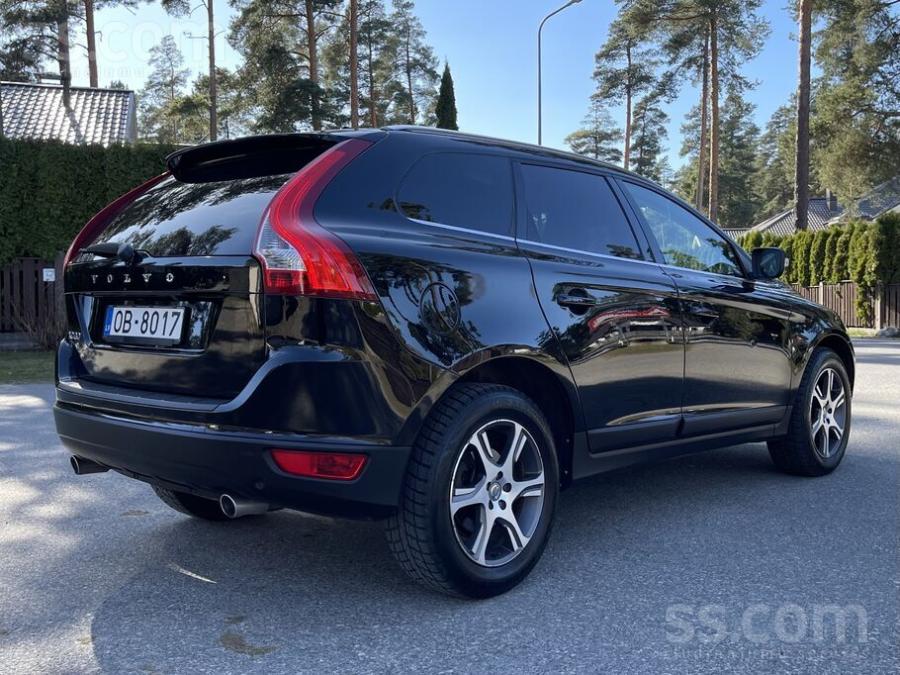 Black Volvo XC60 2011 in Riga, with an engine capacity of 2.40 L and mileage of 305 thousand km for 9450 €, photo 5 on AUTOMOTO.COM.LV