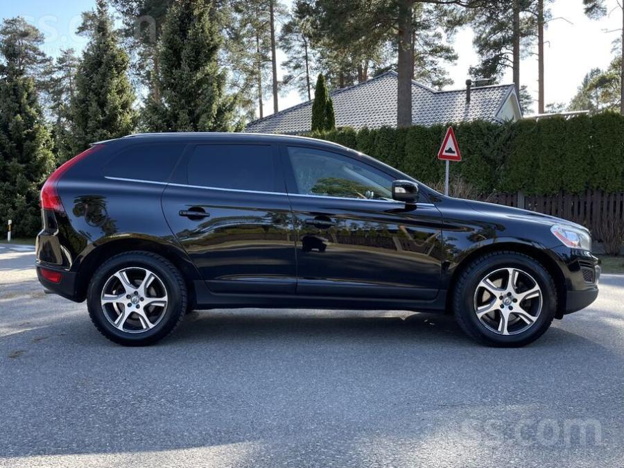 Black Volvo XC60 2011 in Riga, with an engine capacity of 2.40 L and mileage of 305 thousand km for 9450 €, photo 6 on AUTOMOTO.COM.LV