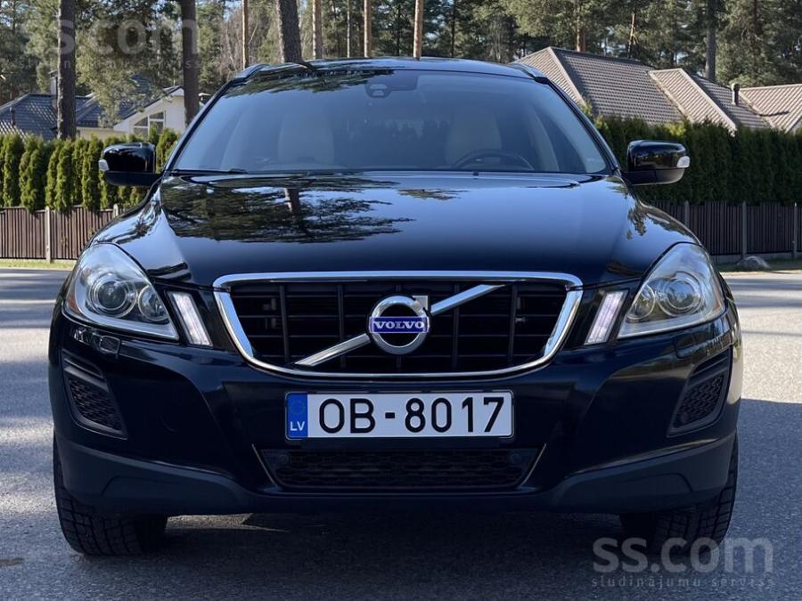 Black Volvo XC60 2011 in Riga, with an engine capacity of 2.40 L and mileage of 305 thousand km for 9450 €, photo 8 on AUTOMOTO.COM.LV