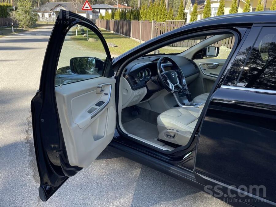Black Volvo XC60 2011 in Riga, with an engine capacity of 2.40 L and mileage of 305 thousand km for 9450 €, photo 10 on AUTOMOTO.COM.LV