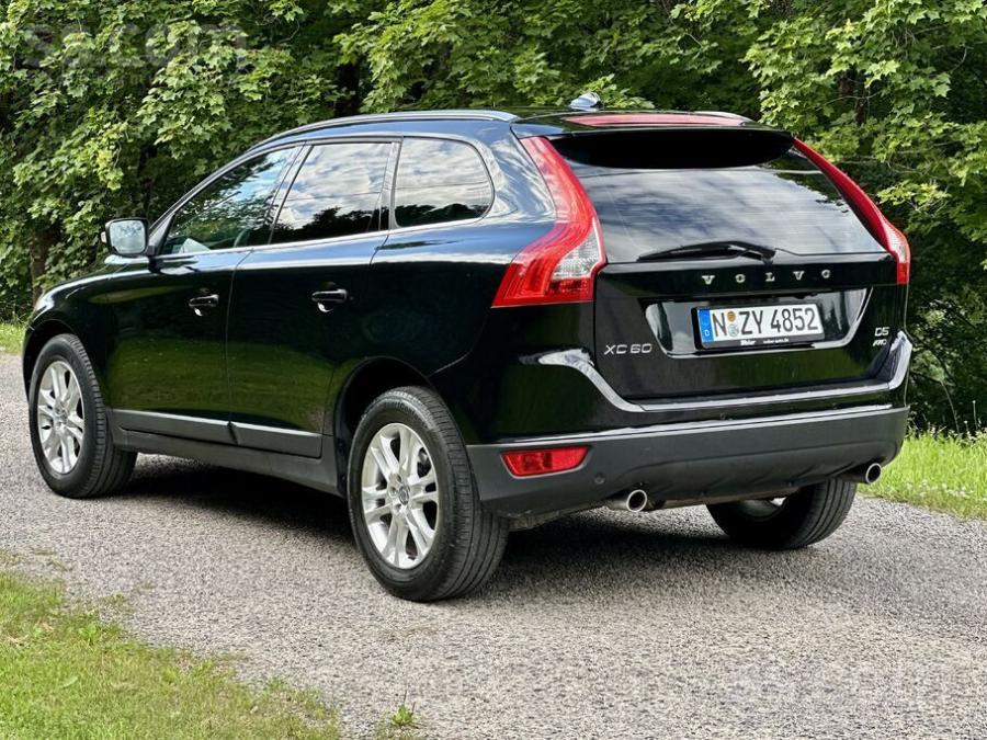 Black Volvo XC60 2011 in Talsi, with an engine capacity of 2.40 L and mileage of 283 thousand km for 10770 €, photo 2 on AUTOMOTO.COM.LV