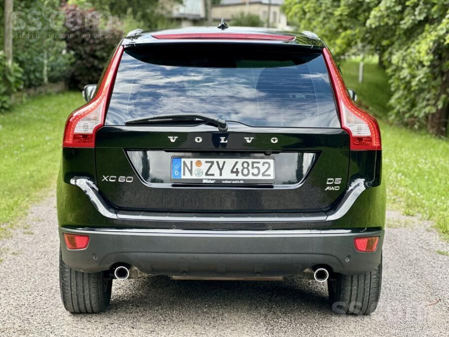 Black Volvo XC60 2011 in Talsi, with an engine capacity of 2.40 L and mileage of 283 thousand km for 10770 €, photo 3 on AUTOMOTO.COM.LV