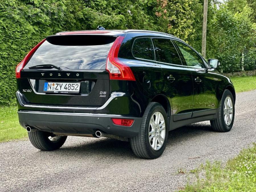 Black Volvo XC60 2011 in Talsi, with an engine capacity of 2.40 L and mileage of 283 thousand km for 10770 €, photo 4 on AUTOMOTO.COM.LV