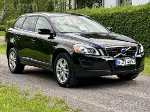Black Volvo XC60 2011 in Talsi, with an engine capacity of 2.40 L and mileage of 283 thousand km for 10770 €, photo 5 on AUTOMOTO.COM.LV